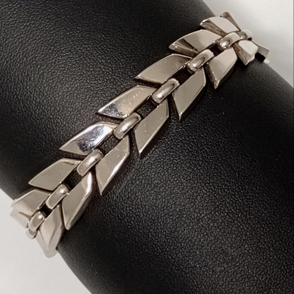 Trifari | Jewelry | Vintage Crown Trifari Silver Tone Bracelet | Poshmark